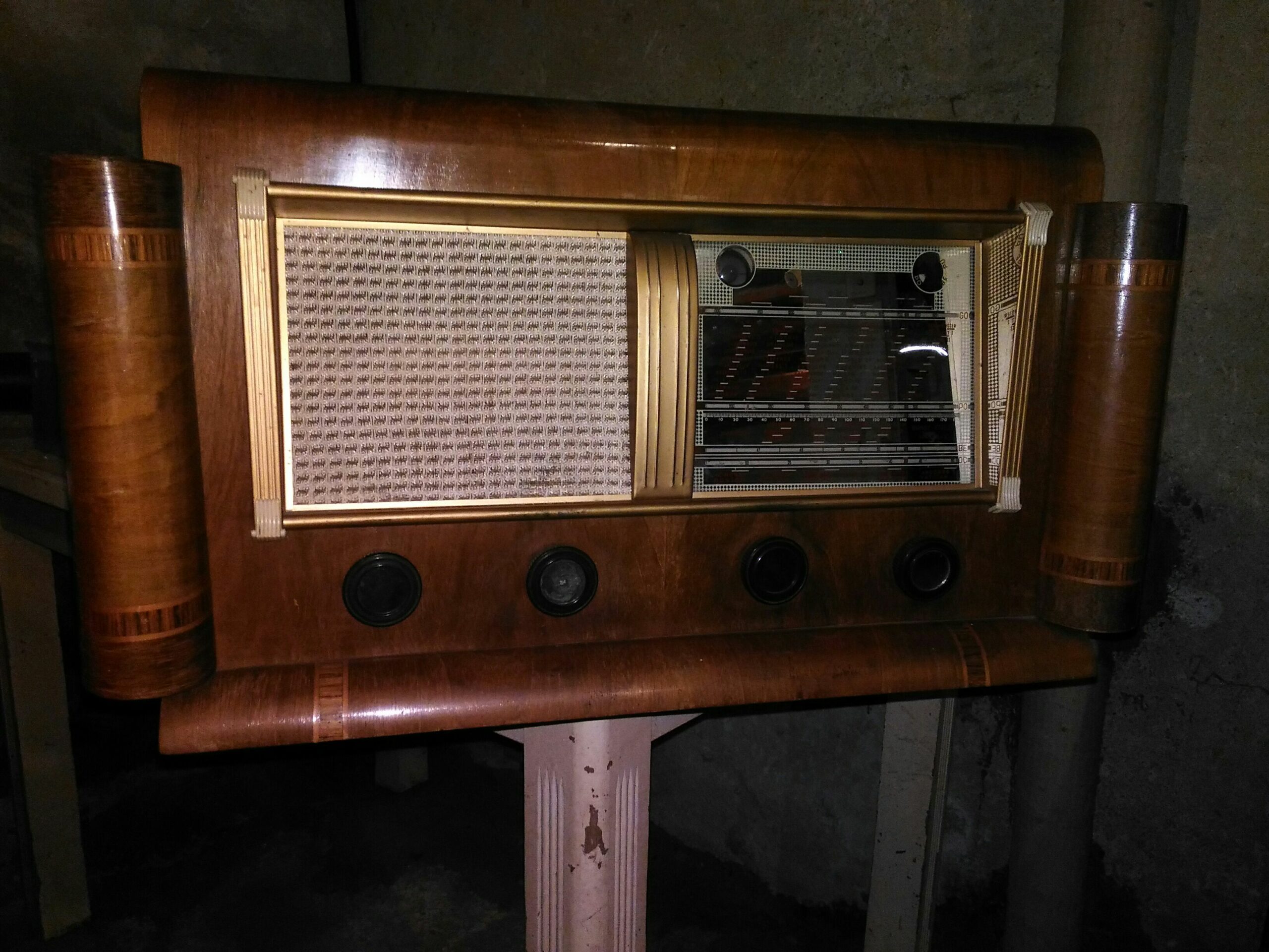 Poste radio - France Estimations